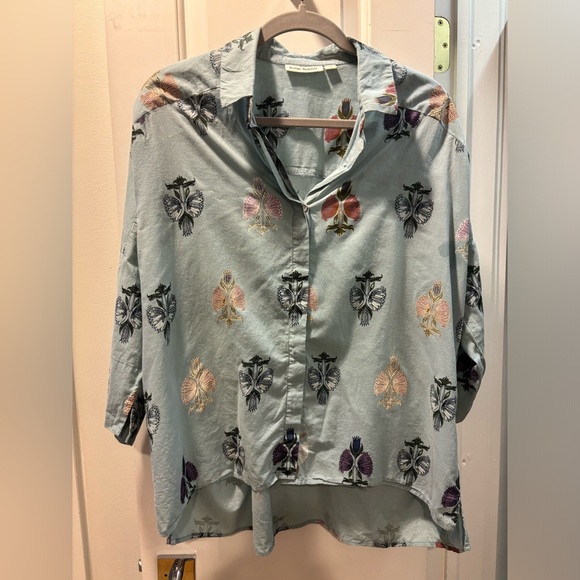 Roller Rabbit | Tops | Roller Rabbit Button Up Blouse Xs | Poshmark